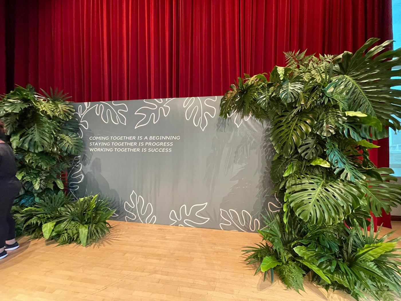 8ft x 12ft Backdrop with PaperConnect Structure